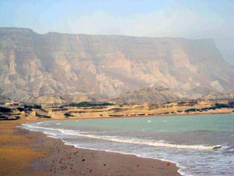 Top 8 Fascinating Beaches In Pakistan to Plan a Picnic